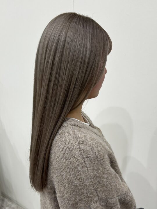 明るいグレージュ｜ヘアカタログ｜アリミノヘアカタログ｜IROTRIP（イロトリップ）
